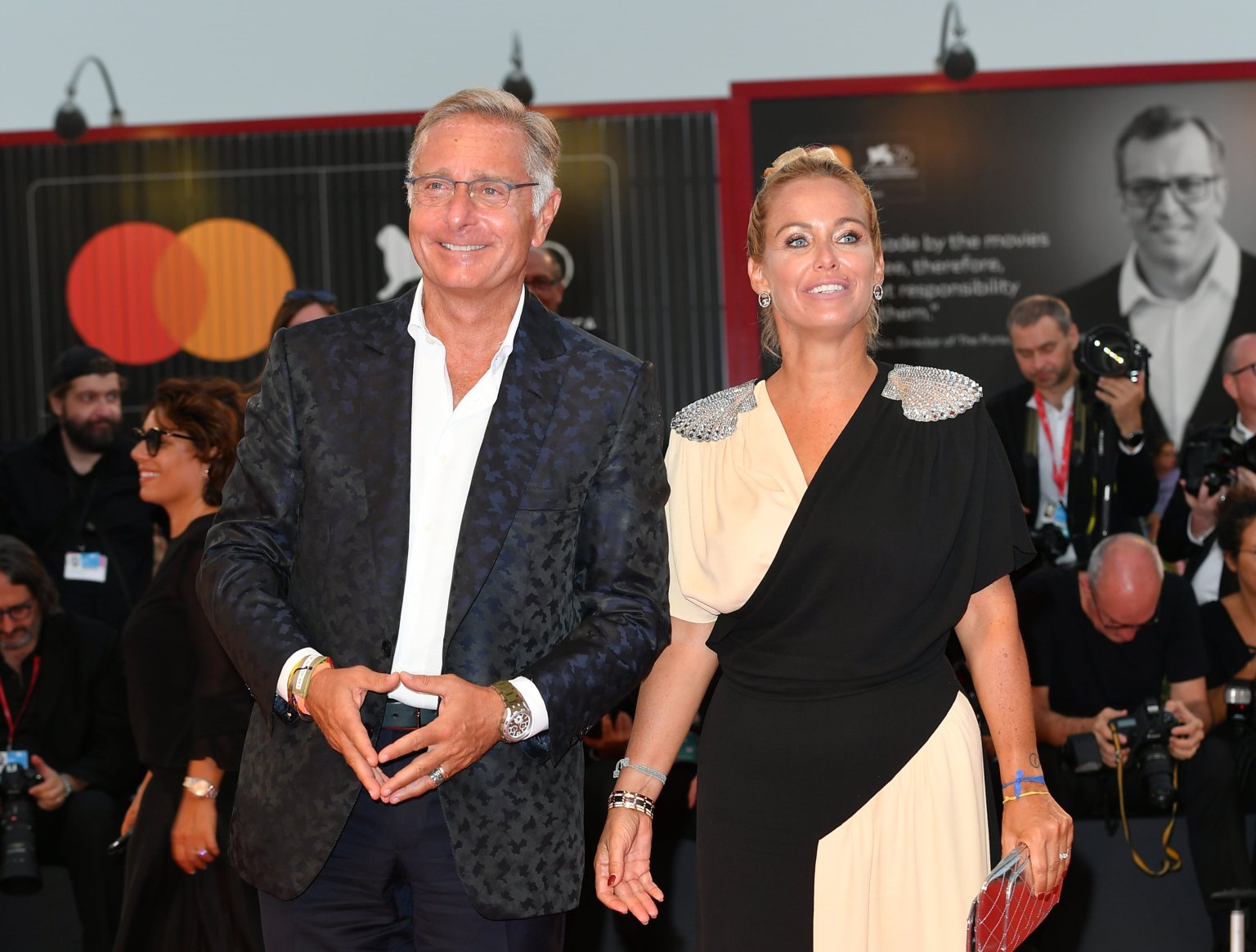 15 presentatori televisivi italiani famosi e i loro segreti dietro le ...